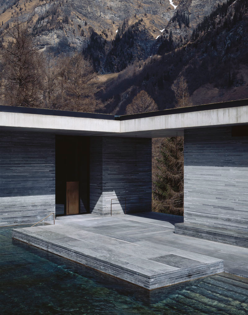 Material aspect through Peter Zumthor's two most personal works [2/2 ...
