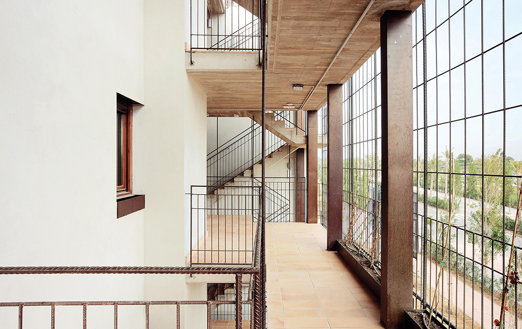 80 social housing in Salou by Toni Gironès | METALOCUS