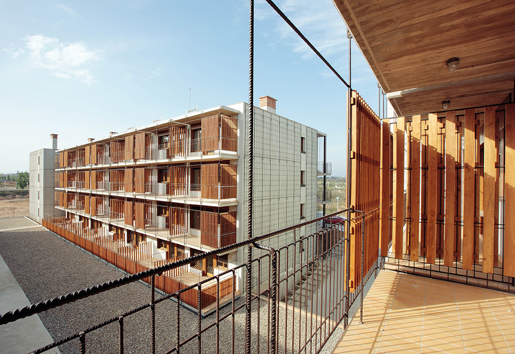 80 social housing in Salou by Toni Gironès | METALOCUS