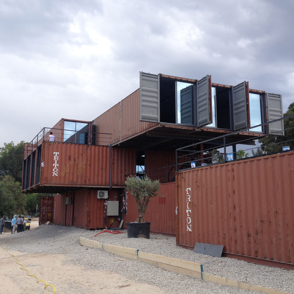 A temporary museum with containers by Maya Ben Ammar | METALOCUS