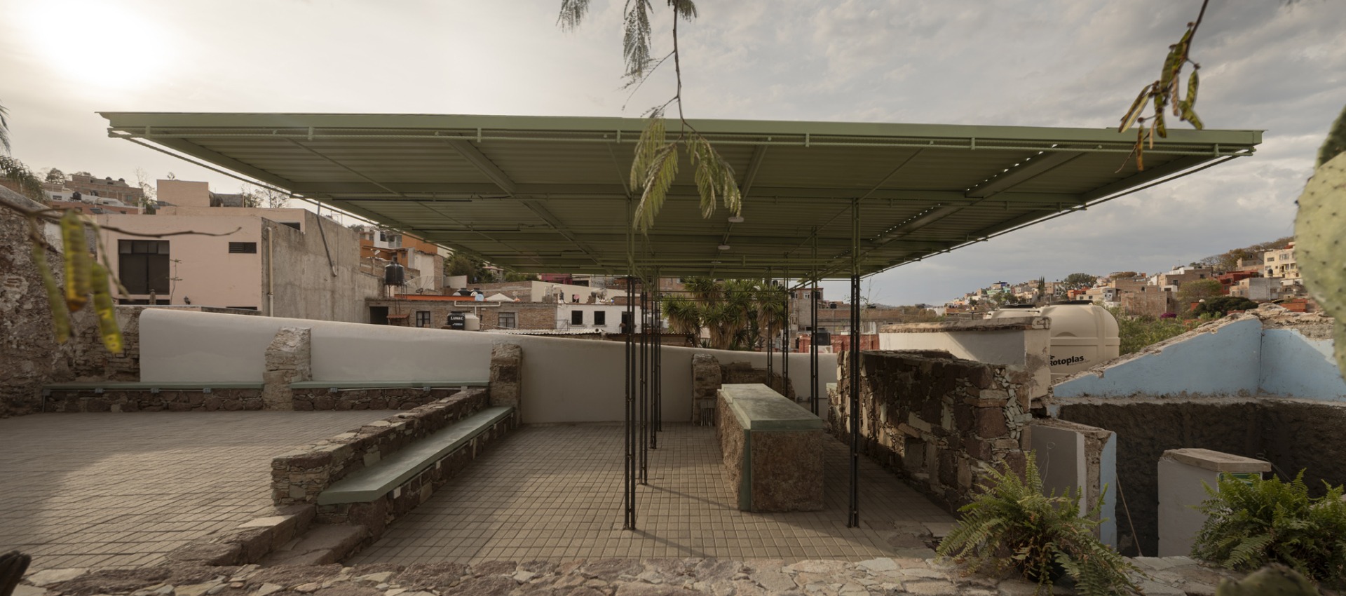 Conexión entre el patrimonio y deporte. Falguera Padel Club por 3ME ...