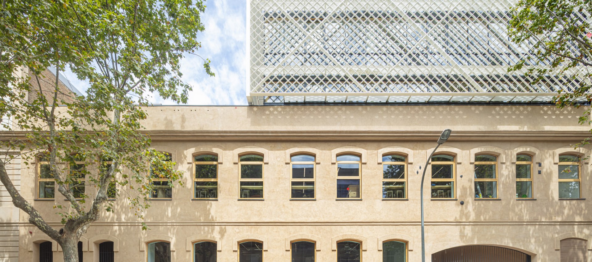 Reinterpreting industrial memory. KNEM Offices by b720 Fermín Vázquez ...