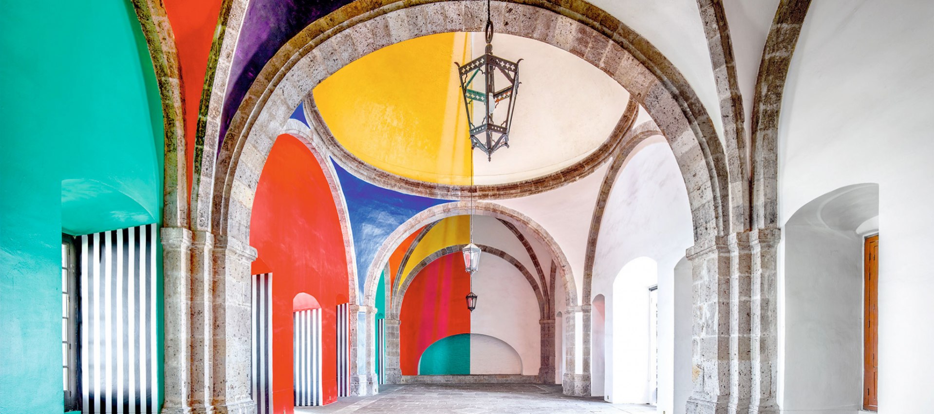 Grand Mexican Architecture in New York by Photographer Candida Höfer ...