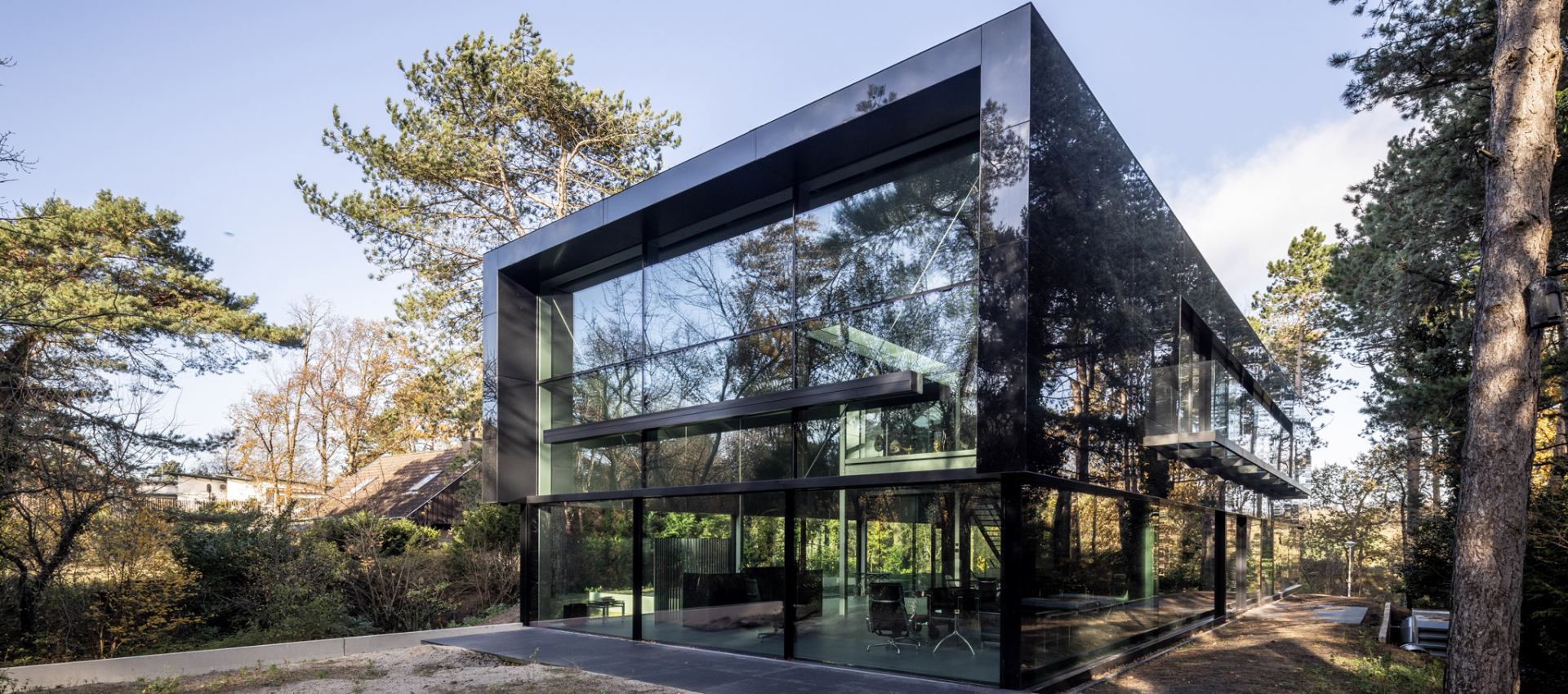 Minimalism well applied. Villa Meijendel by Cepezed | The Strength of ...