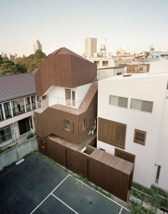 Double Helix House by Onishimaki + Hyakudayuki Architects | METALOCUS