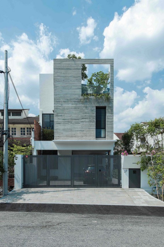 Renovation of a 80's building. End-lot House by Eleena Jamil Architect ...