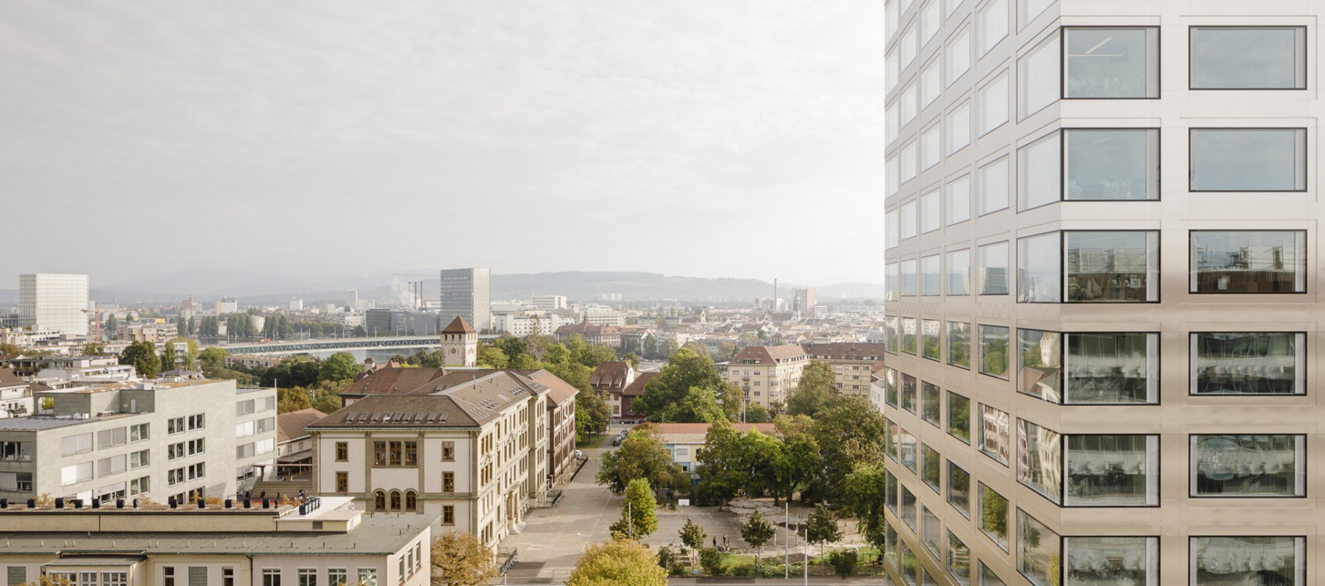 Edificio de investigación Biozentrum de la Universidad de Basel por Ilg ...