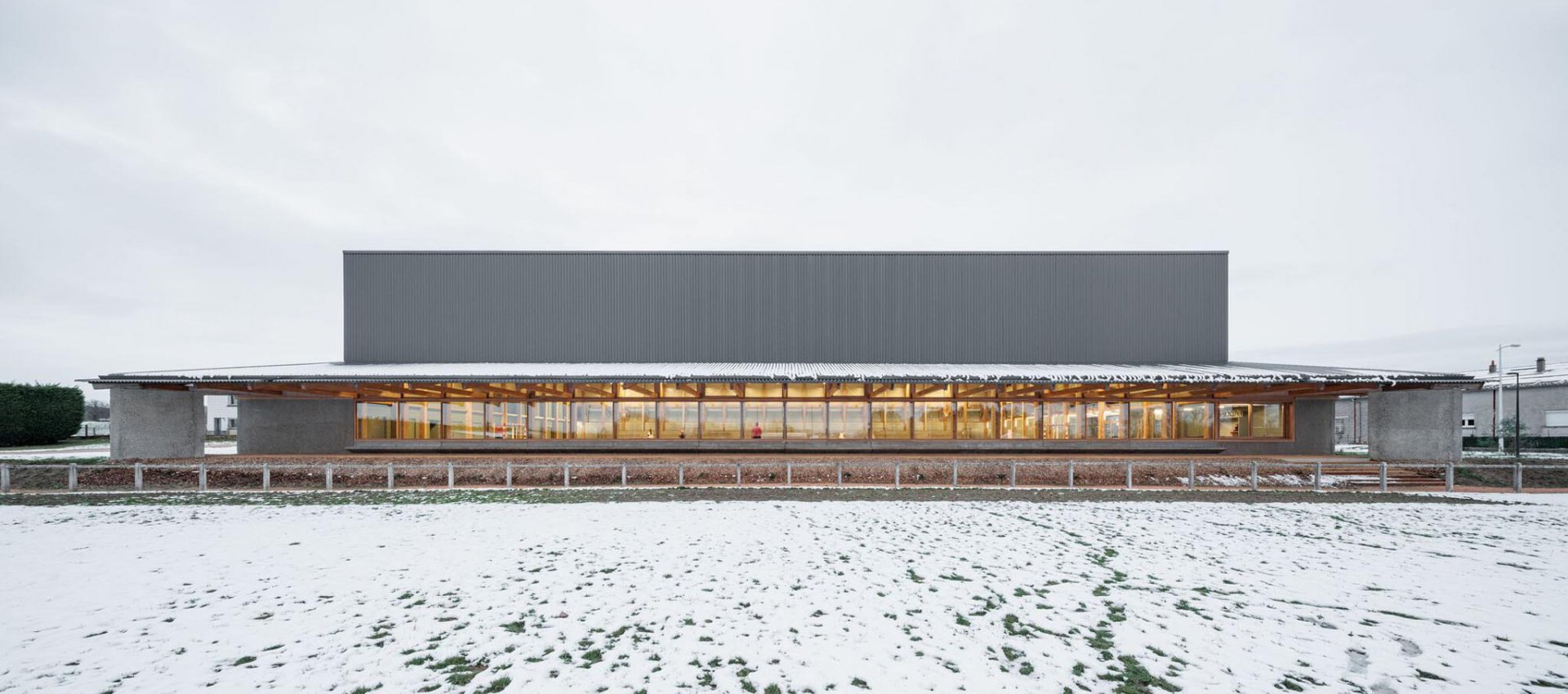 Una estructura de madera del Macizo Central francés. Centro de Deportes ...