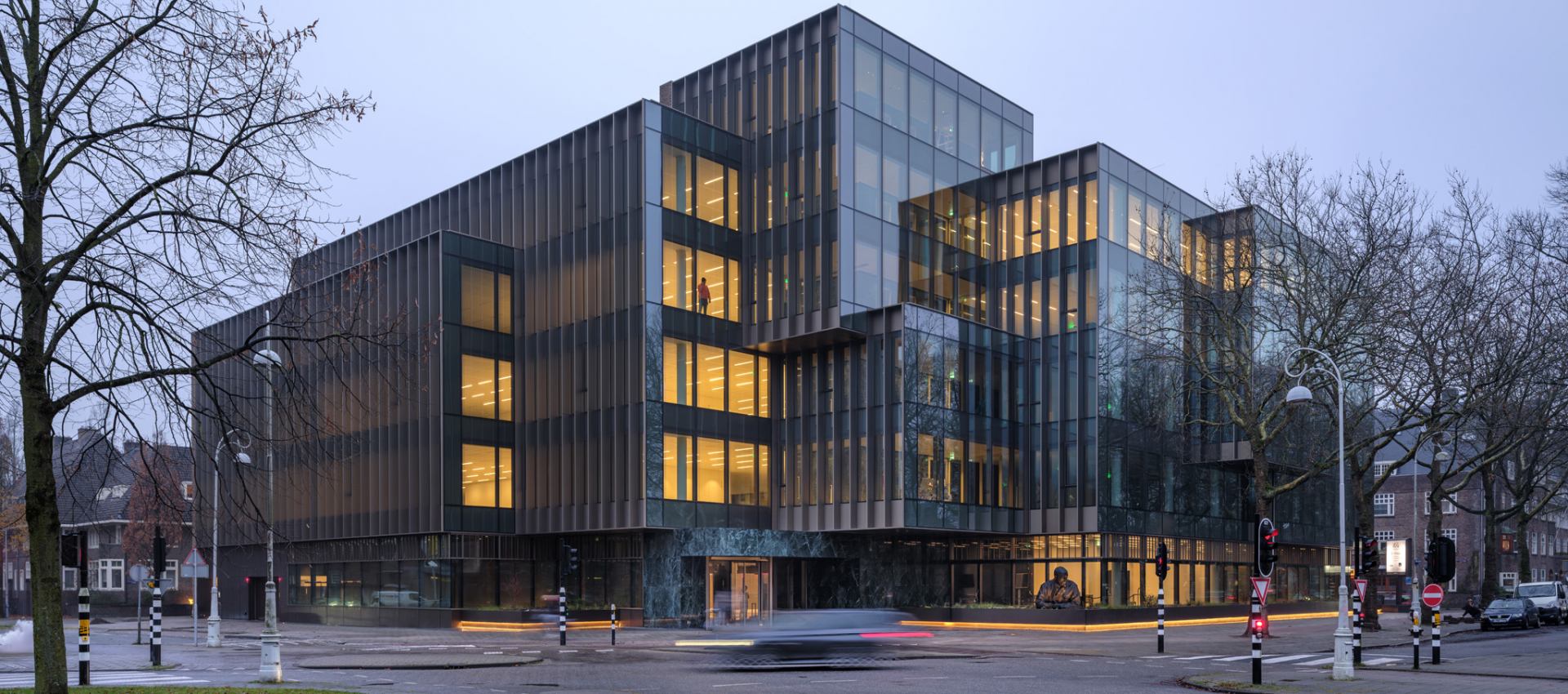 Urban dialogue with Berlage. Apollolan 171 by OMA | About architecture ...