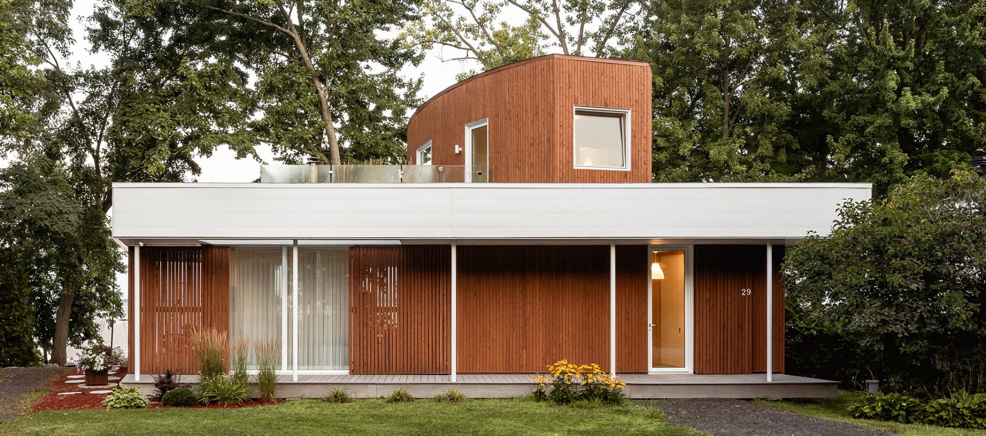 House for sailing enthusiasts by Paul Bernier Architecte | The Strength ...