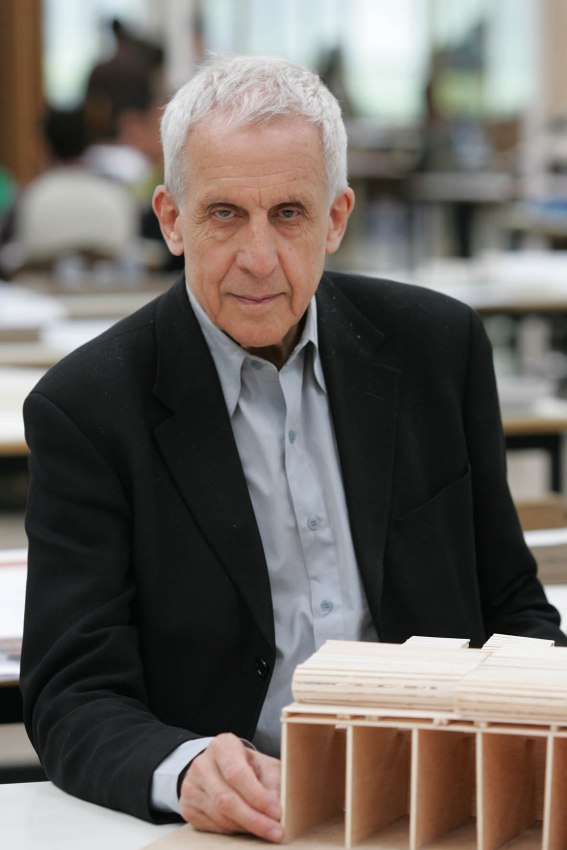 Kenneth Frampton awarded the First Prize Javier Carvajal | METALOCUS