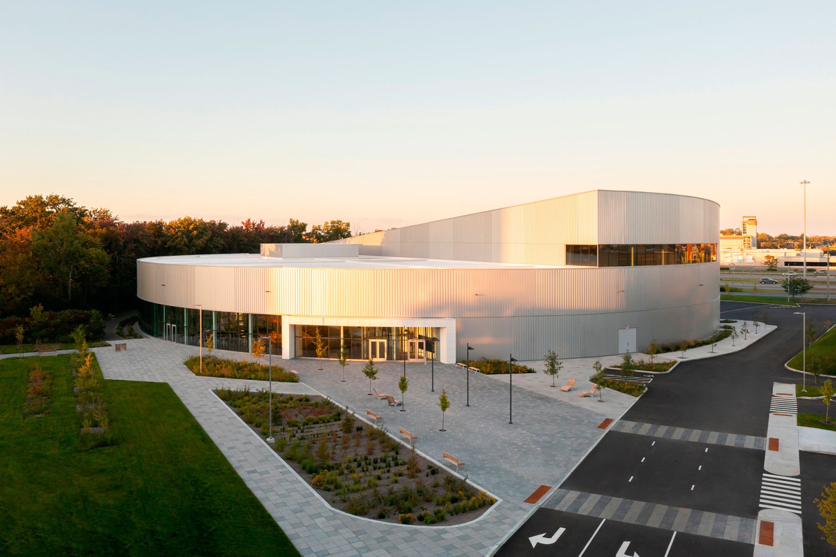 Vanguard and colour. Laval’s Aquatic Complex by Sid Lee Architecture ...