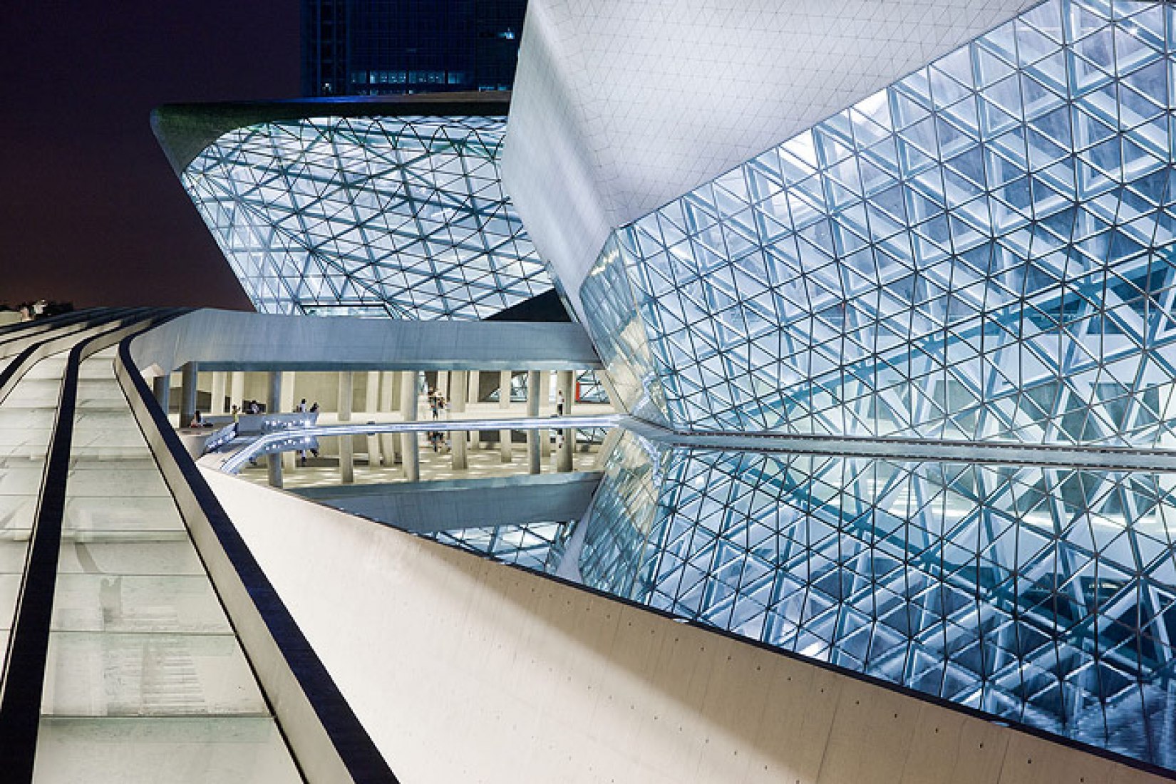 Guangzhou Opera House. Is this a Chinese Gem that elevates its context ...