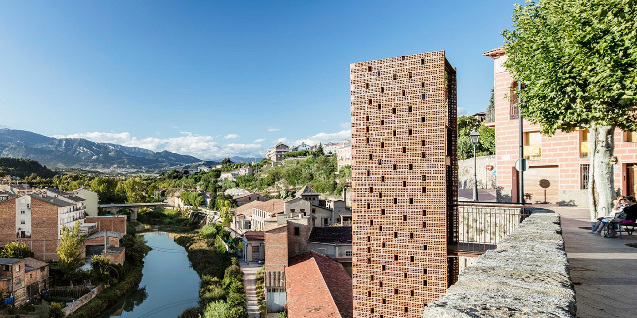 Nuevo acceso al centro histórico de Gironella | Sobre Arquitectura y ...