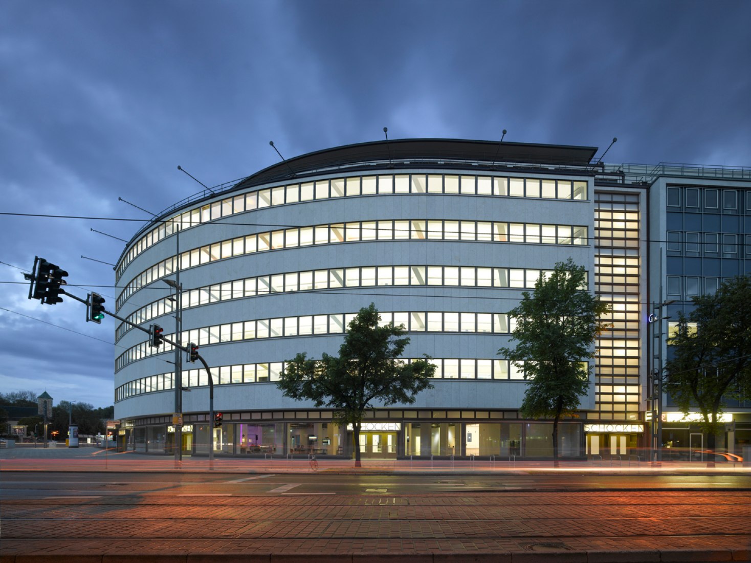 Schocken building by Mendelsohn, restored in Chemnitz | The Strength of ...