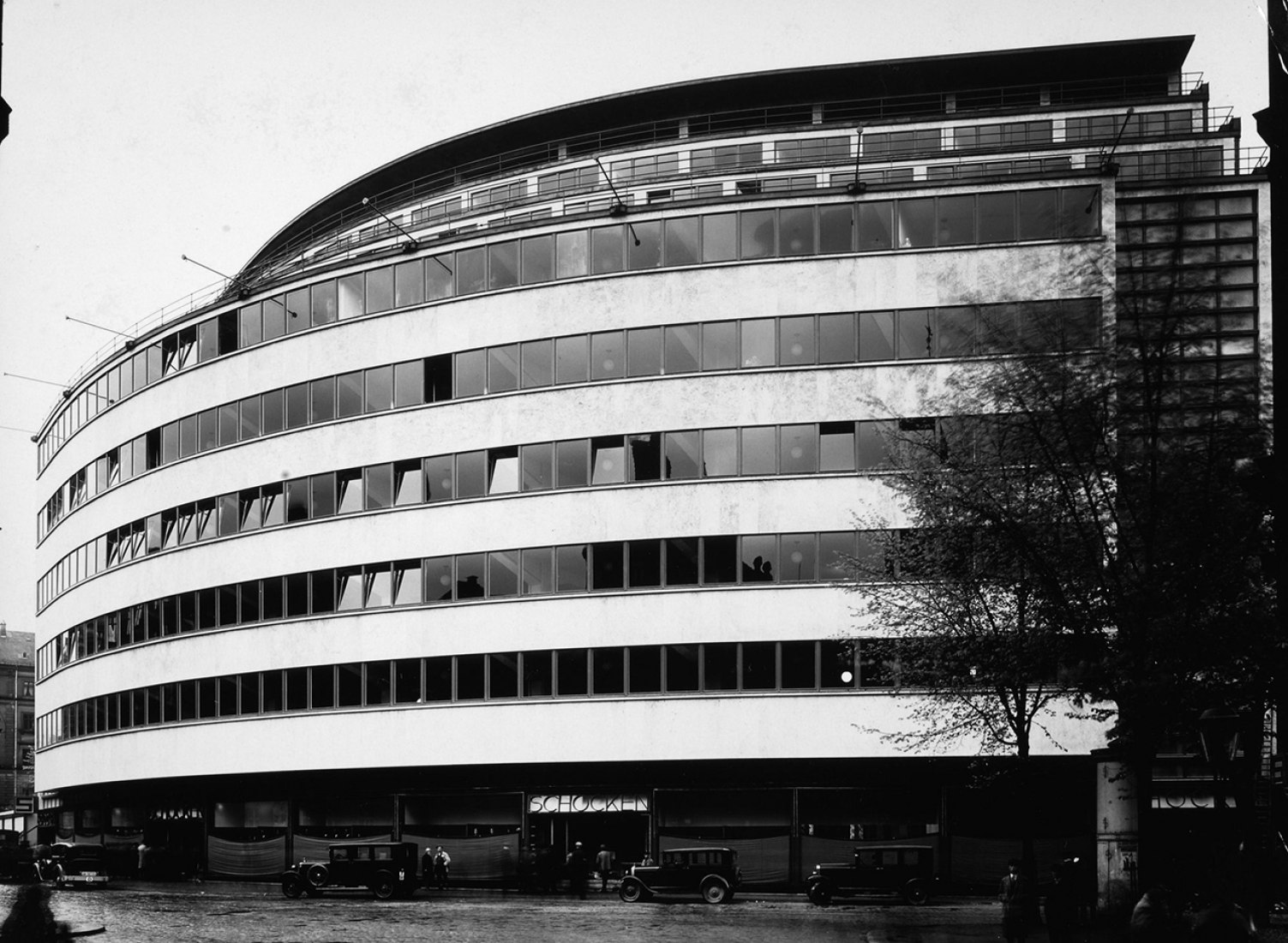 Schocken building by Mendelsohn, restored in Chemnitz | The Strength of ...
