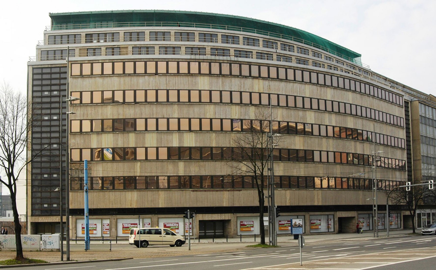 Schocken building by Mendelsohn, restored in Chemnitz | The Strength of ...