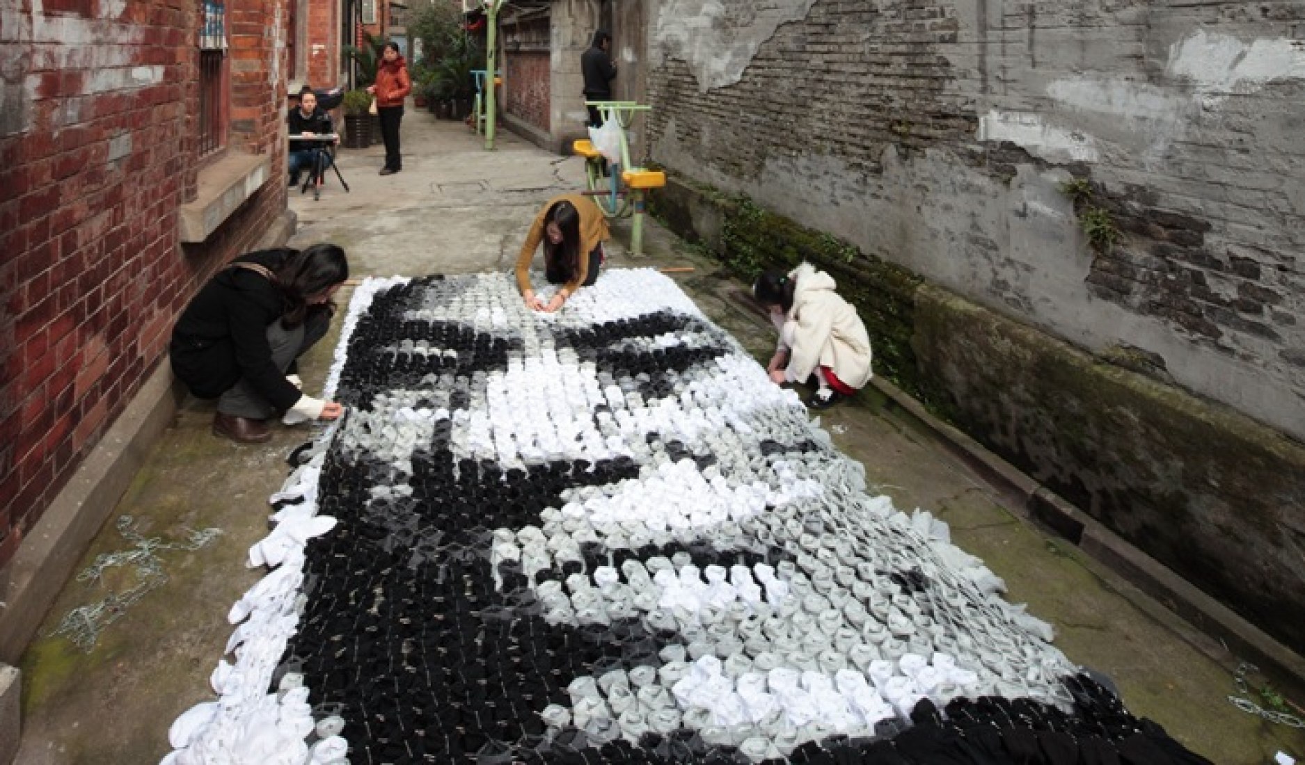 Zhang Yimou Portrait by Red (Hong Yi) | The Strength of Architecture ...