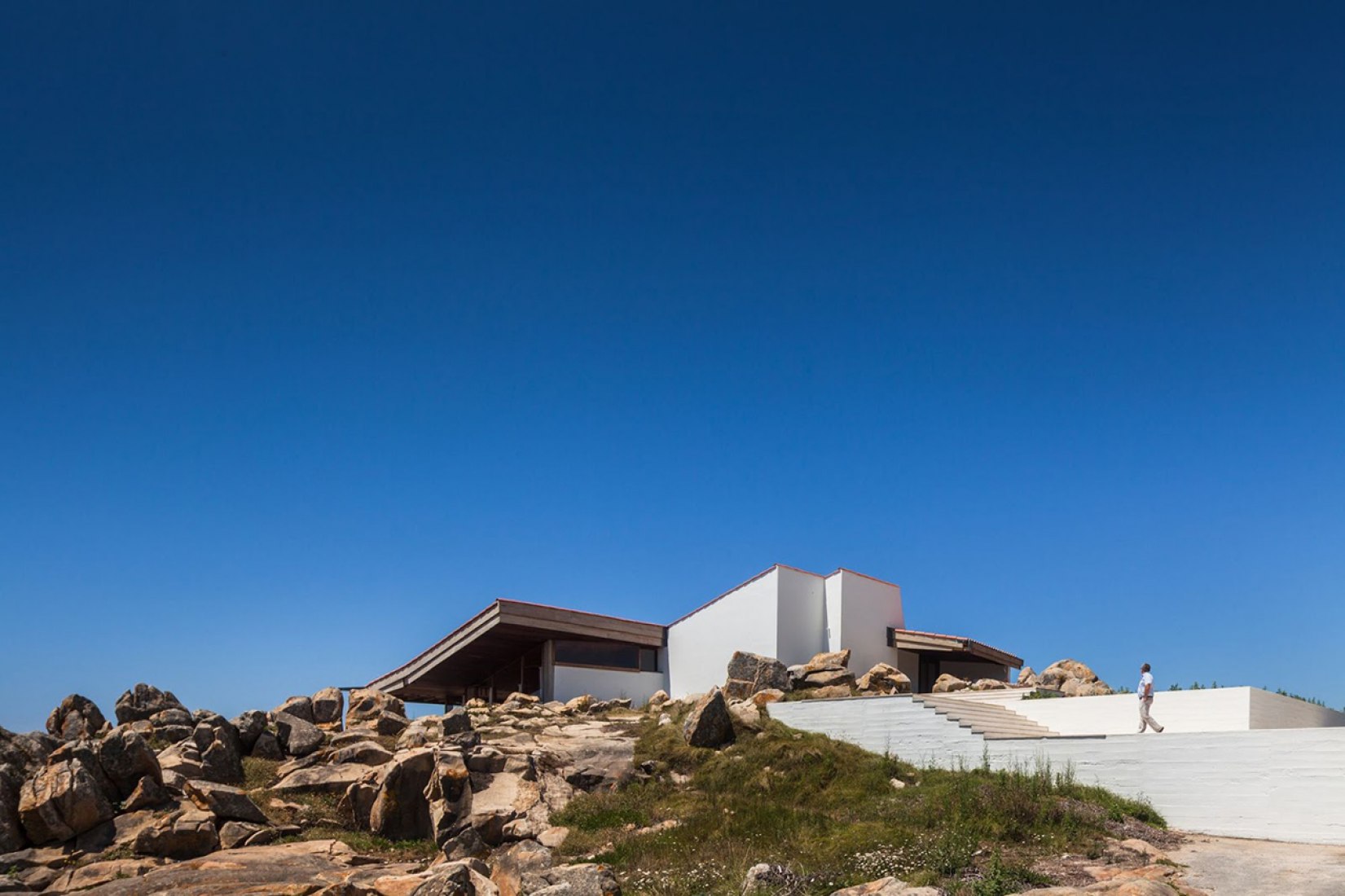 Renovated Boa Nova Casa de Chá by Siza, now Restaurant by Chef Rui ...