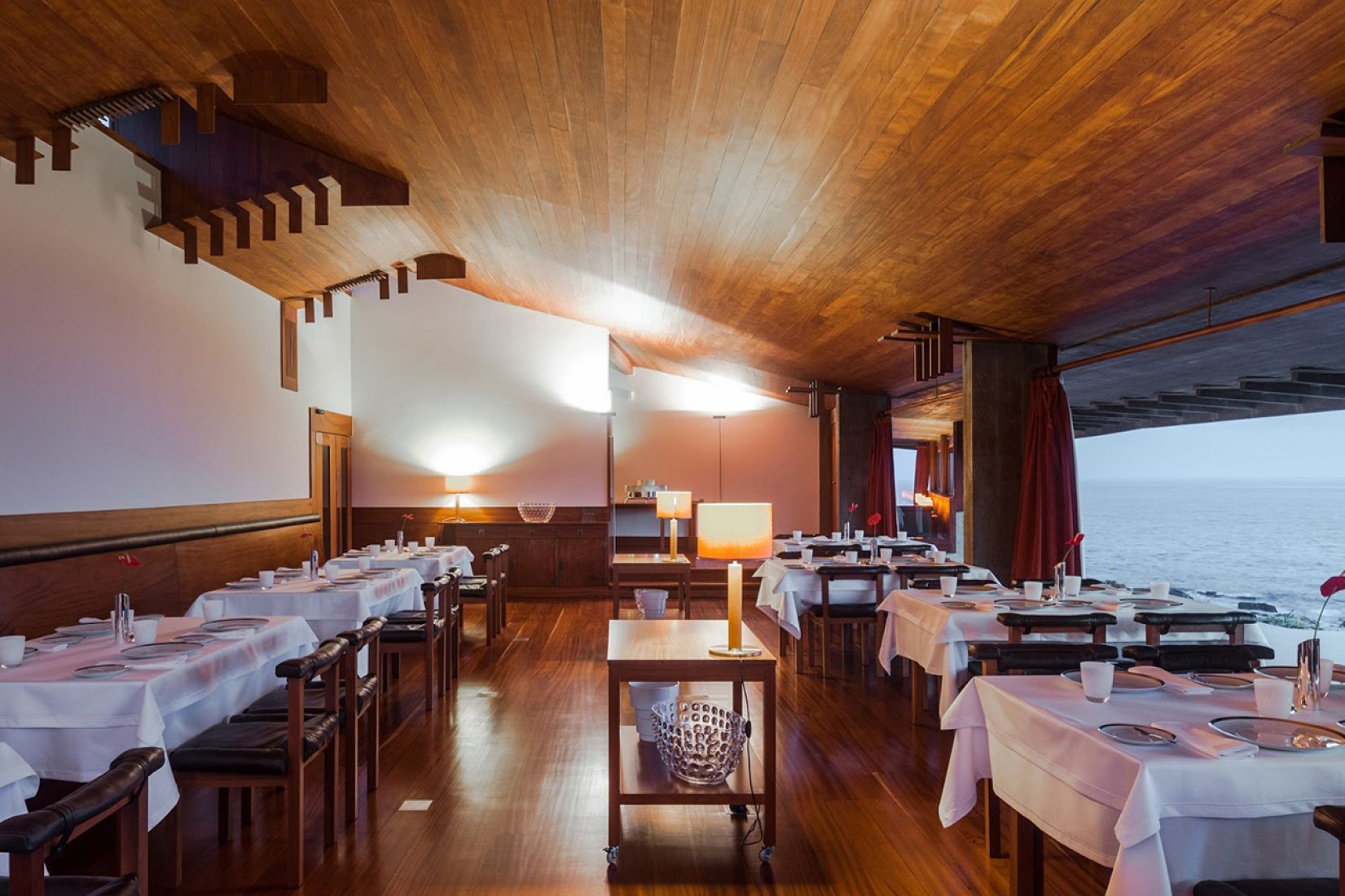 Renovated Boa Nova Casa de Chá by Siza, now Restaurant by Chef Rui ...