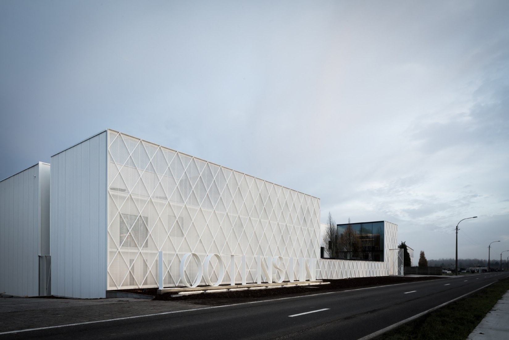 White steal on the outskirts of Gent, by CAAN Architecten | The ...