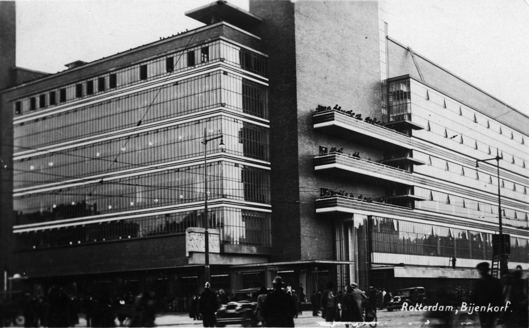 City of light vs Bijenkorf store by W.M. Dudok | The Strength of ...