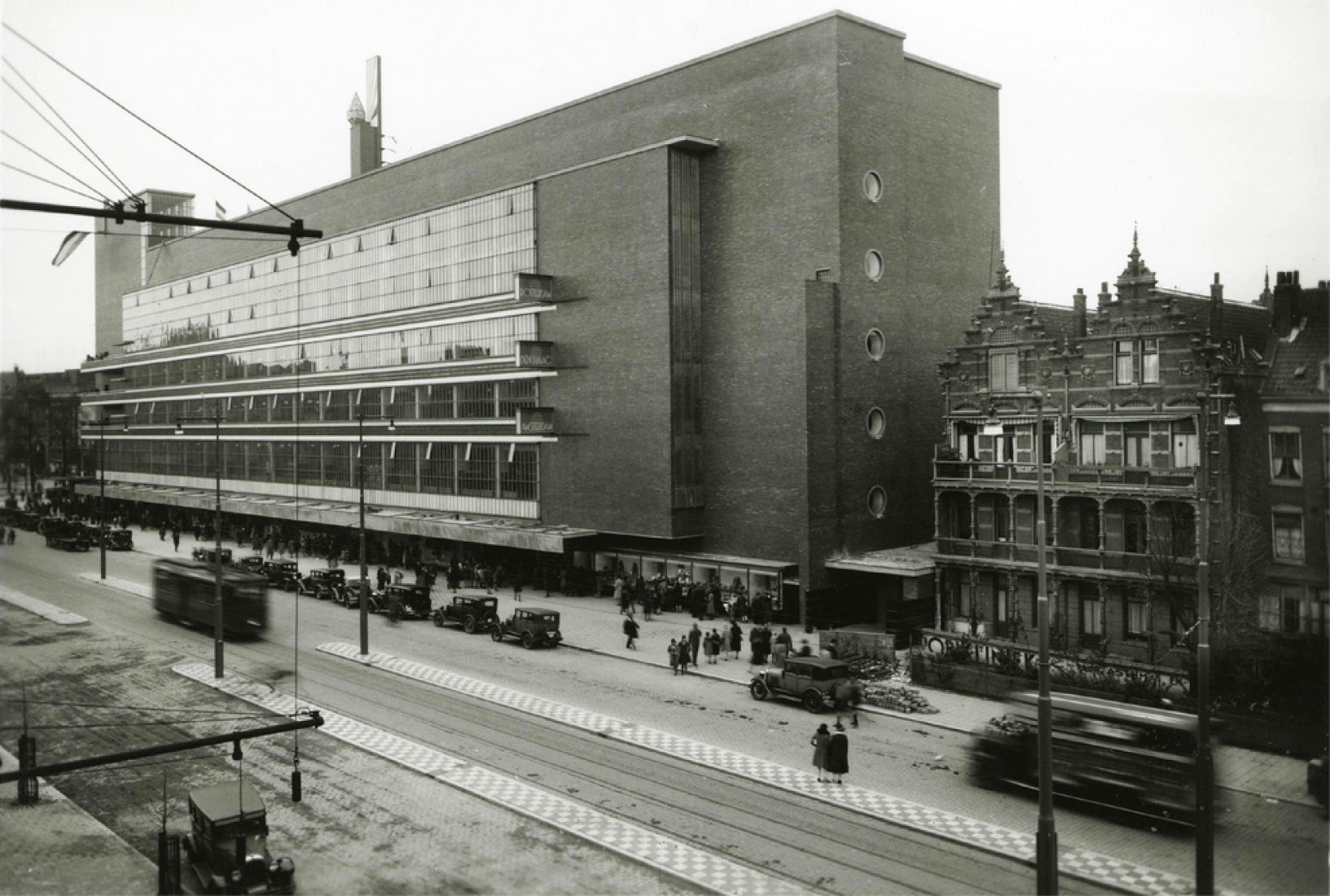 City of light vs Bijenkorf store by W.M. Dudok | The Strength of ...