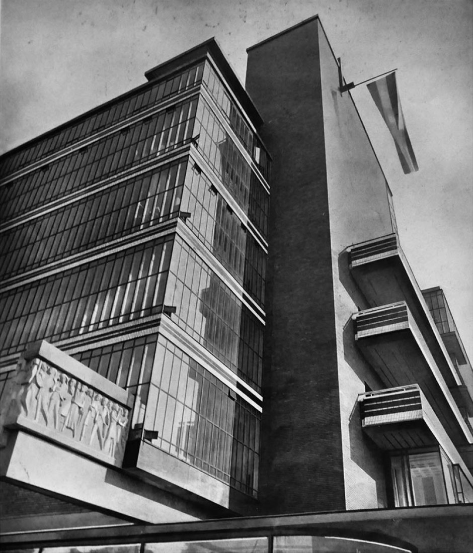 City of light vs Bijenkorf store by W.M. Dudok | The Strength of ...