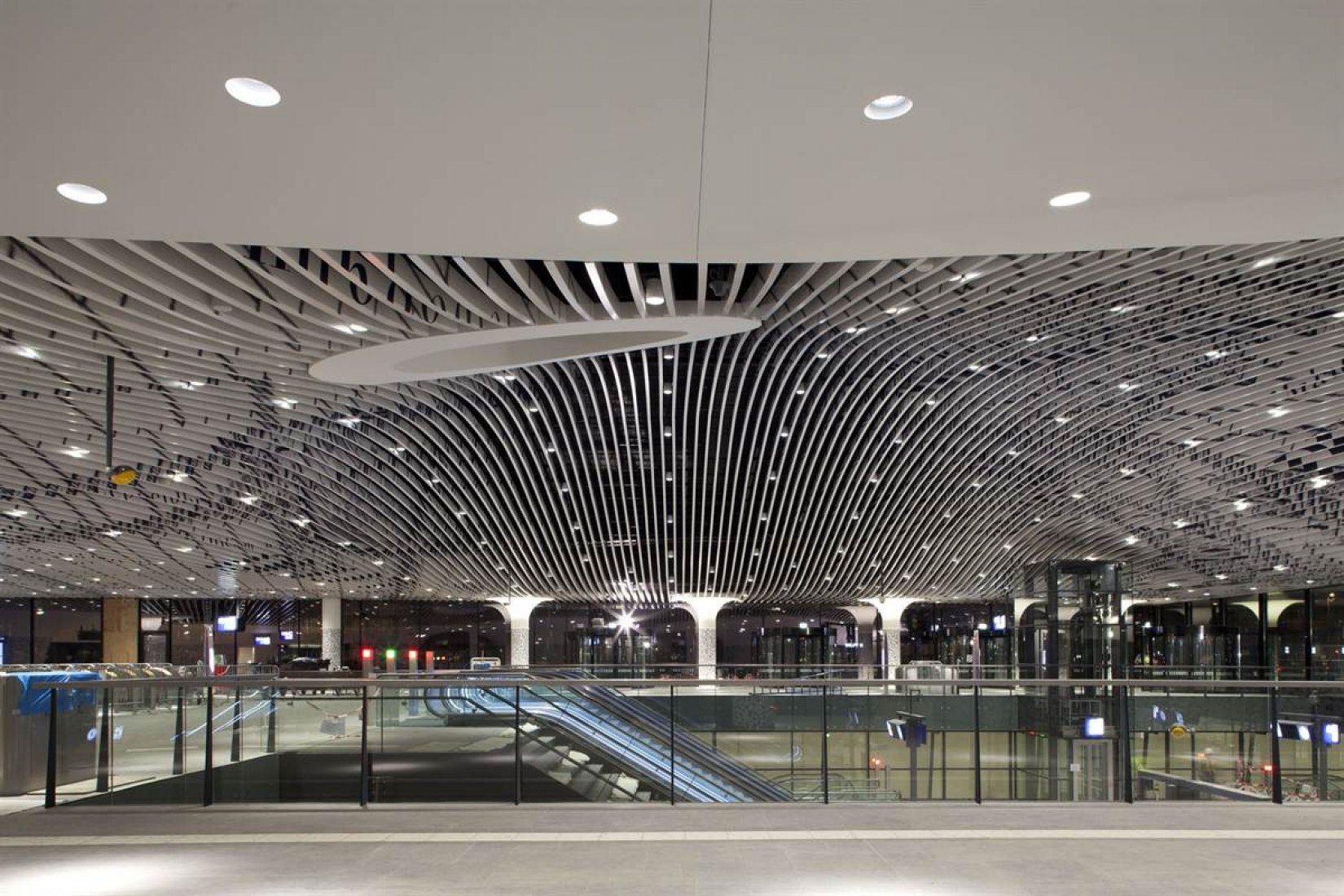 Inauguración. Oficinas Municipales y Estación de Tren de Delft por ...