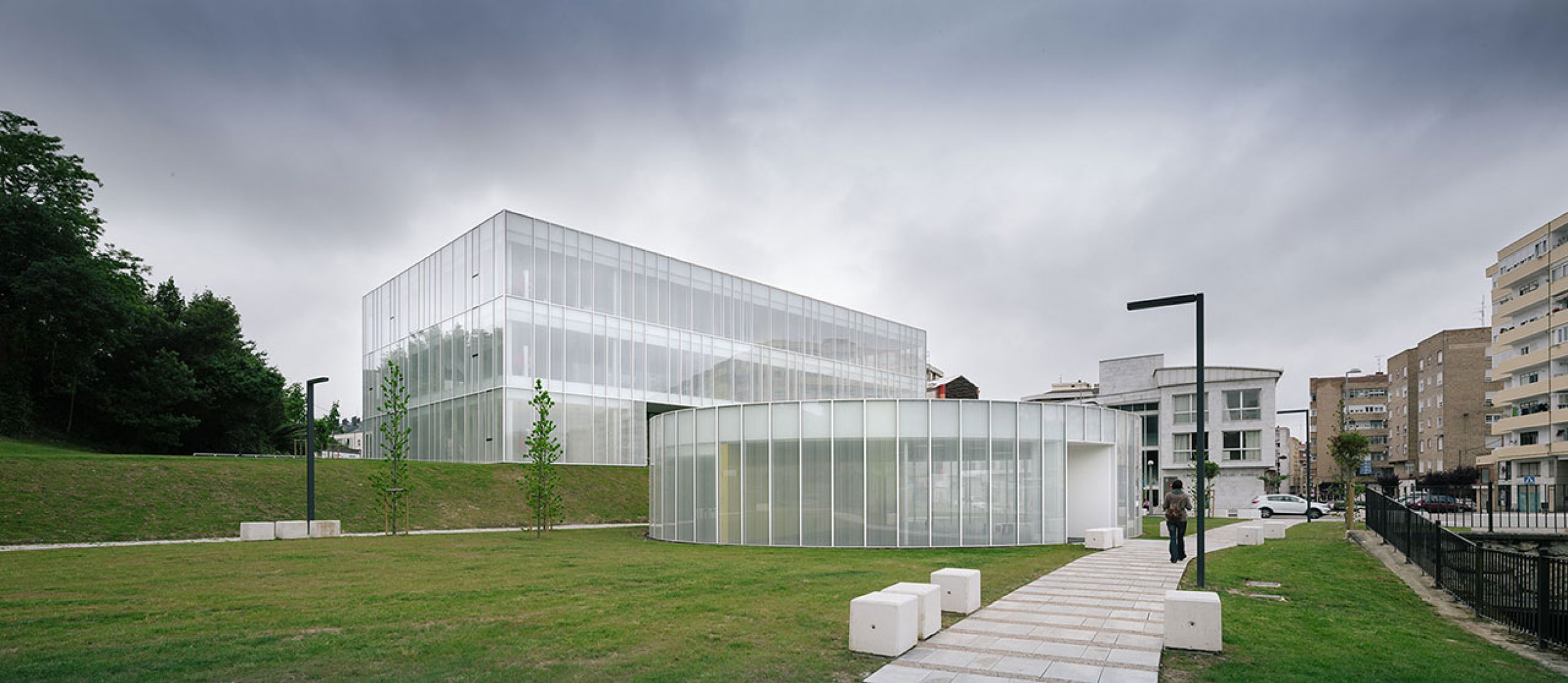 Centro de Educación de Personas Adultas y Ludoteca por 1004arquitectos ...