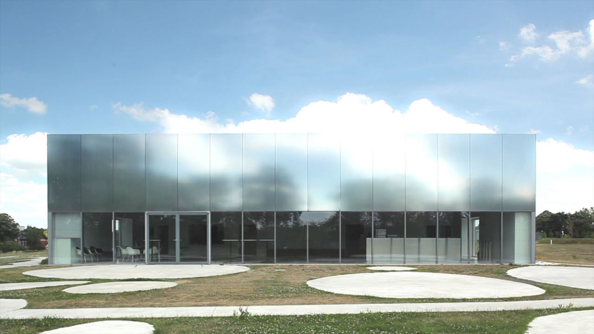 [VIDEO] Louvre-Lens by SANAA | The Strength of Architecture | From 1998