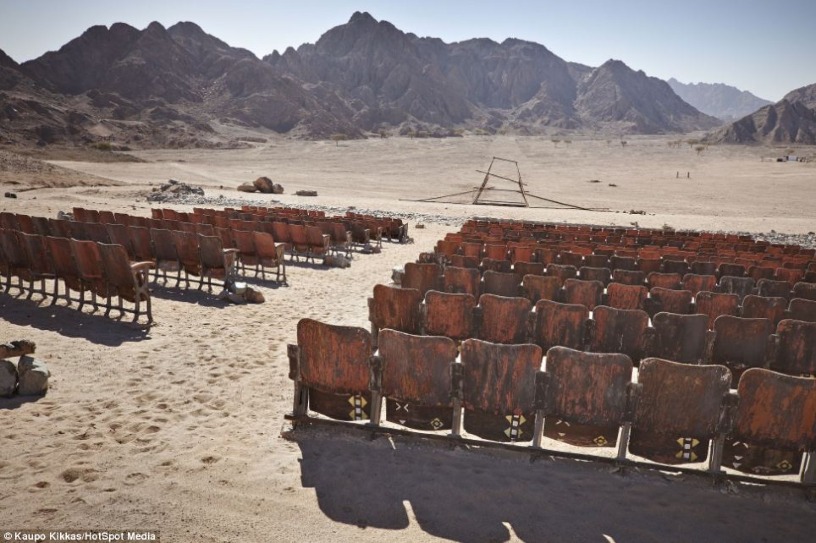 El Cine Del Fin Del Mundo Kaupo Kikkas Sobre Arquitectura Y M s el-cine-del-fin-del-mundo-kaupo-kikkas-sobre-arquitectura-y-m-s