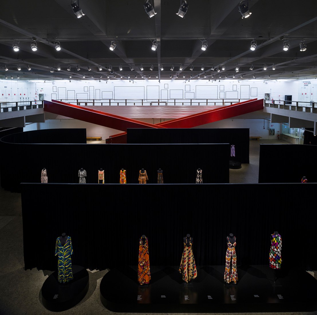 The return of Lina Bo Bardi’s radical crystal easels by METRO ...