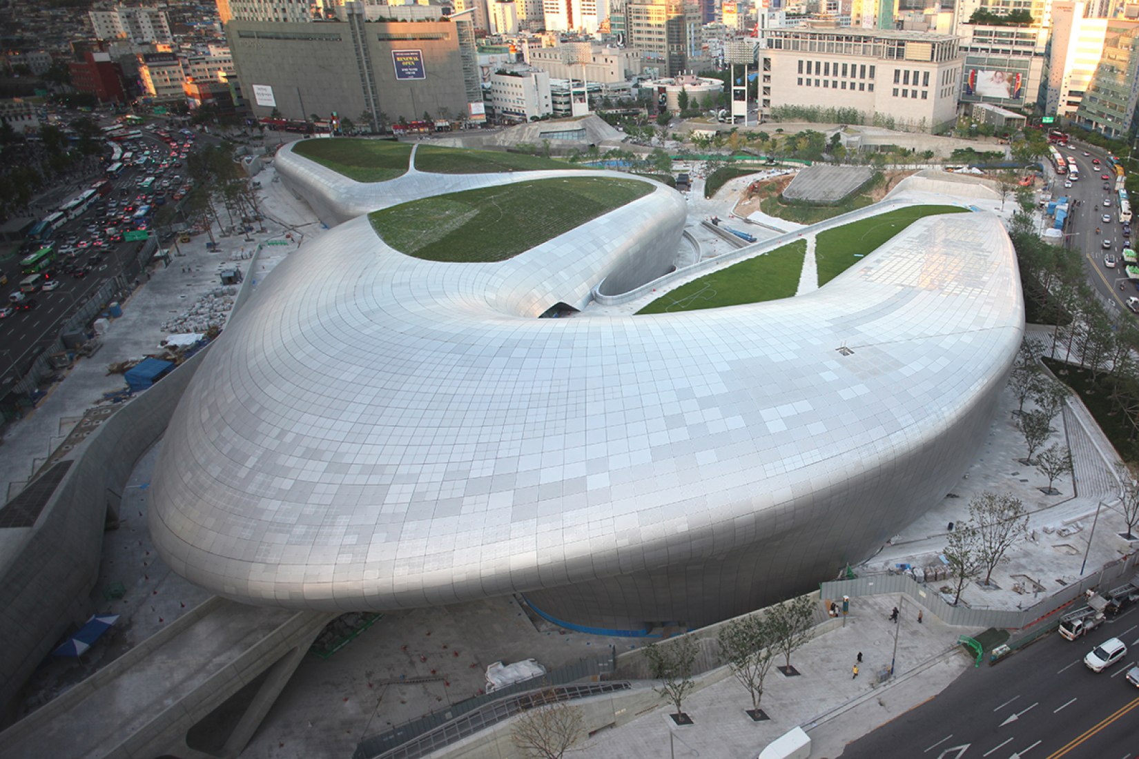 Opening new "Spaceship" of € 327 million in Seoul, by Zaha Hadid | The ...