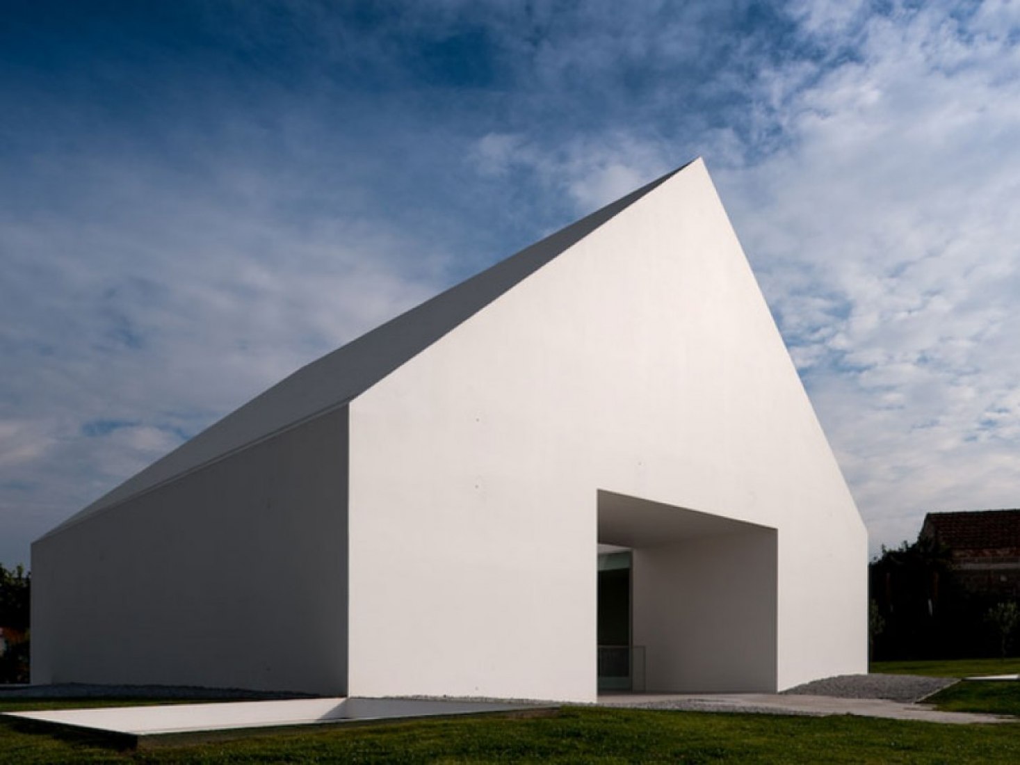 ABSTRACT WHITE. Leiria House by Aires Mateus | The Strength of ...