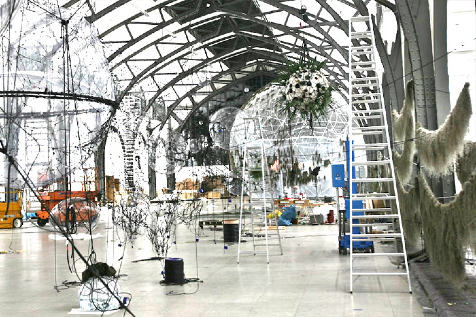 “Tomás Saraceno. Cloud Cities” | The Strength of Architecture | From 1998