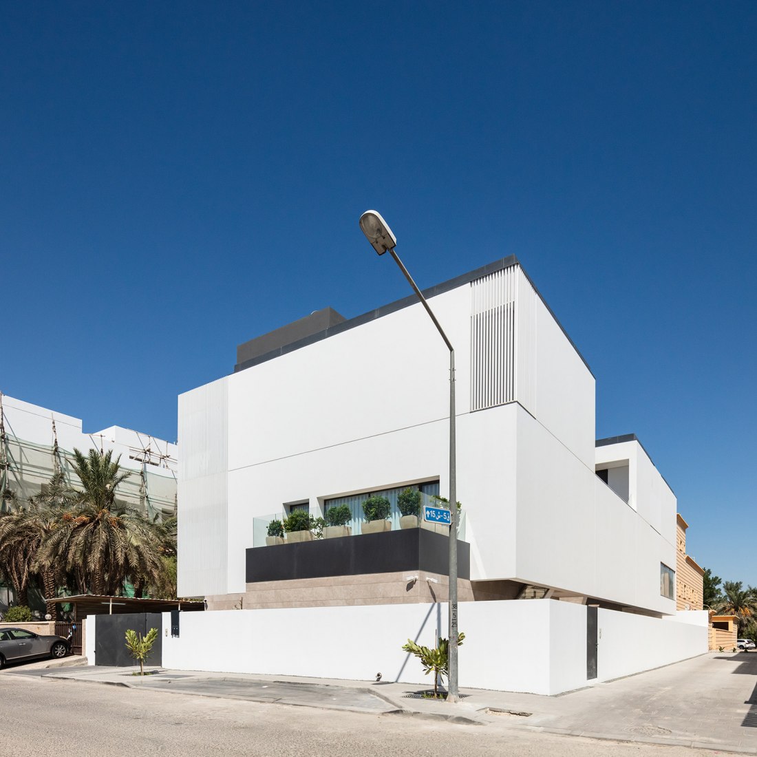 Architecture to protect of harsh desert sun. Mishref House by Studio ...