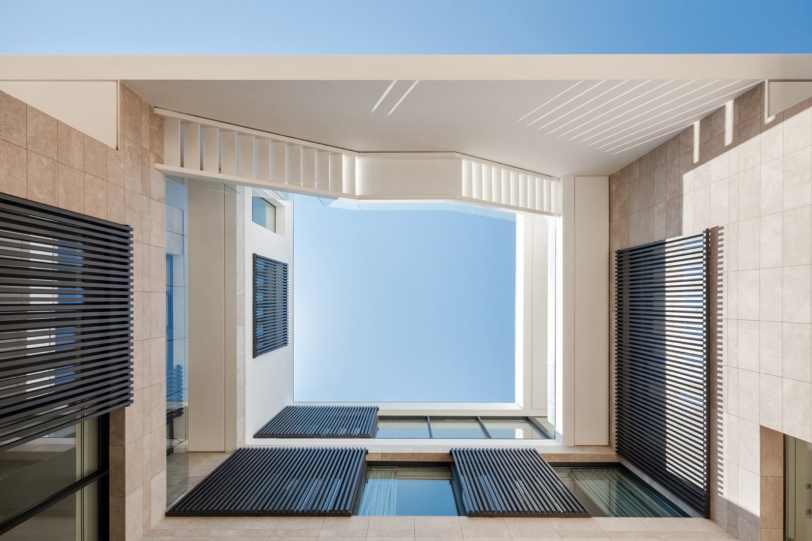 Architecture to protect of harsh desert sun. Mishref House by Studio ...