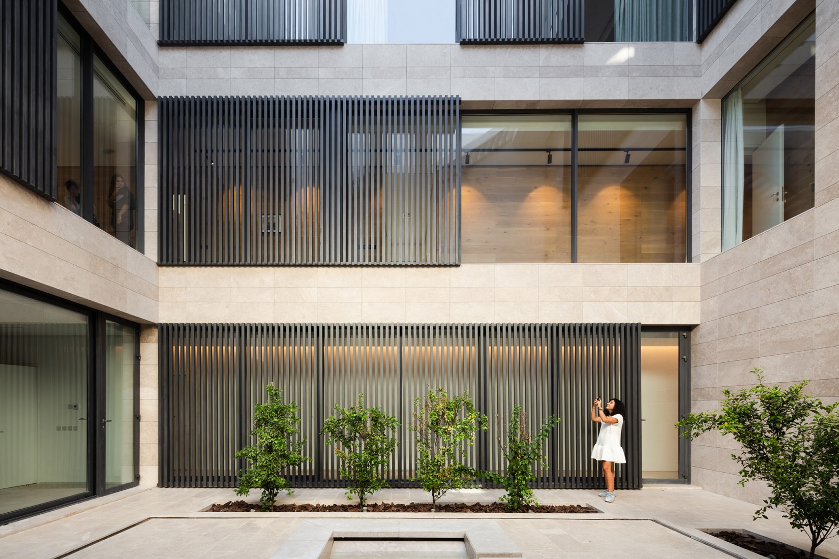 Architecture to protect of harsh desert sun. Mishref House by Studio ...