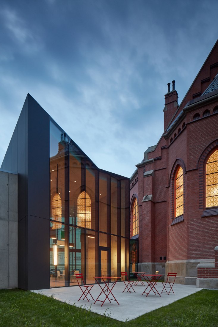 New vision in a cult space. The Red Church Reconstruction by atelier-r ...