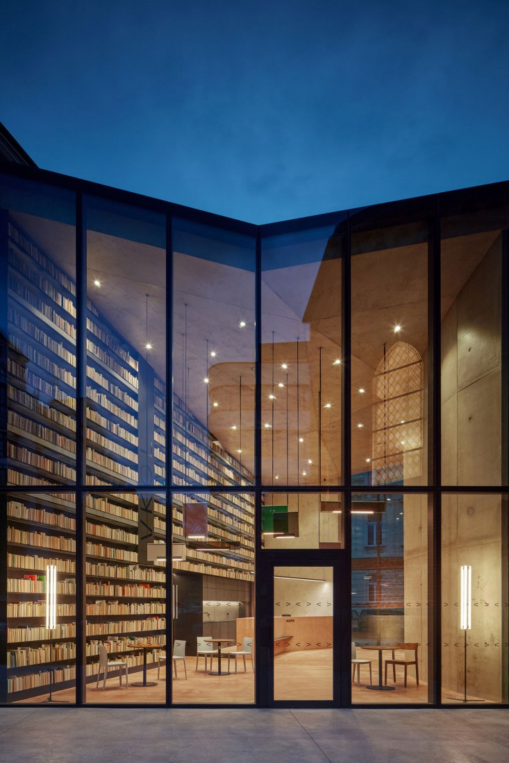 New vision in a cult space. The Red Church Reconstruction by atelier-r ...