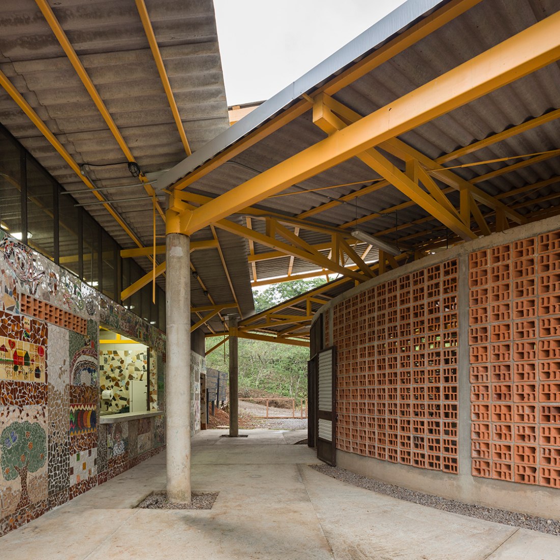 Centro comunitario en El Rodeo de Mora por Fournier Rojas Arquitectos ...