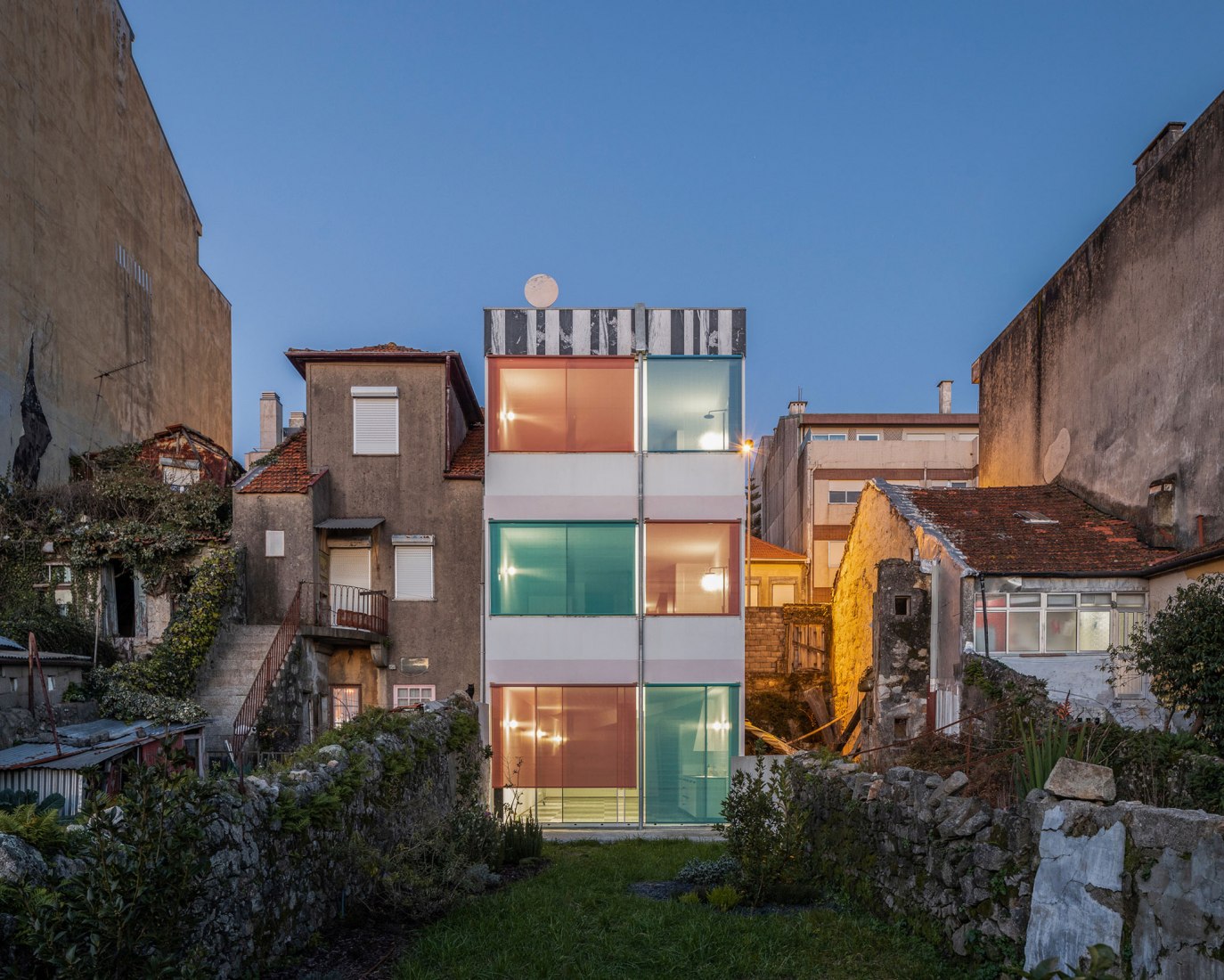 10 years, 100 female architects. 10 architect studios led by women [X ...