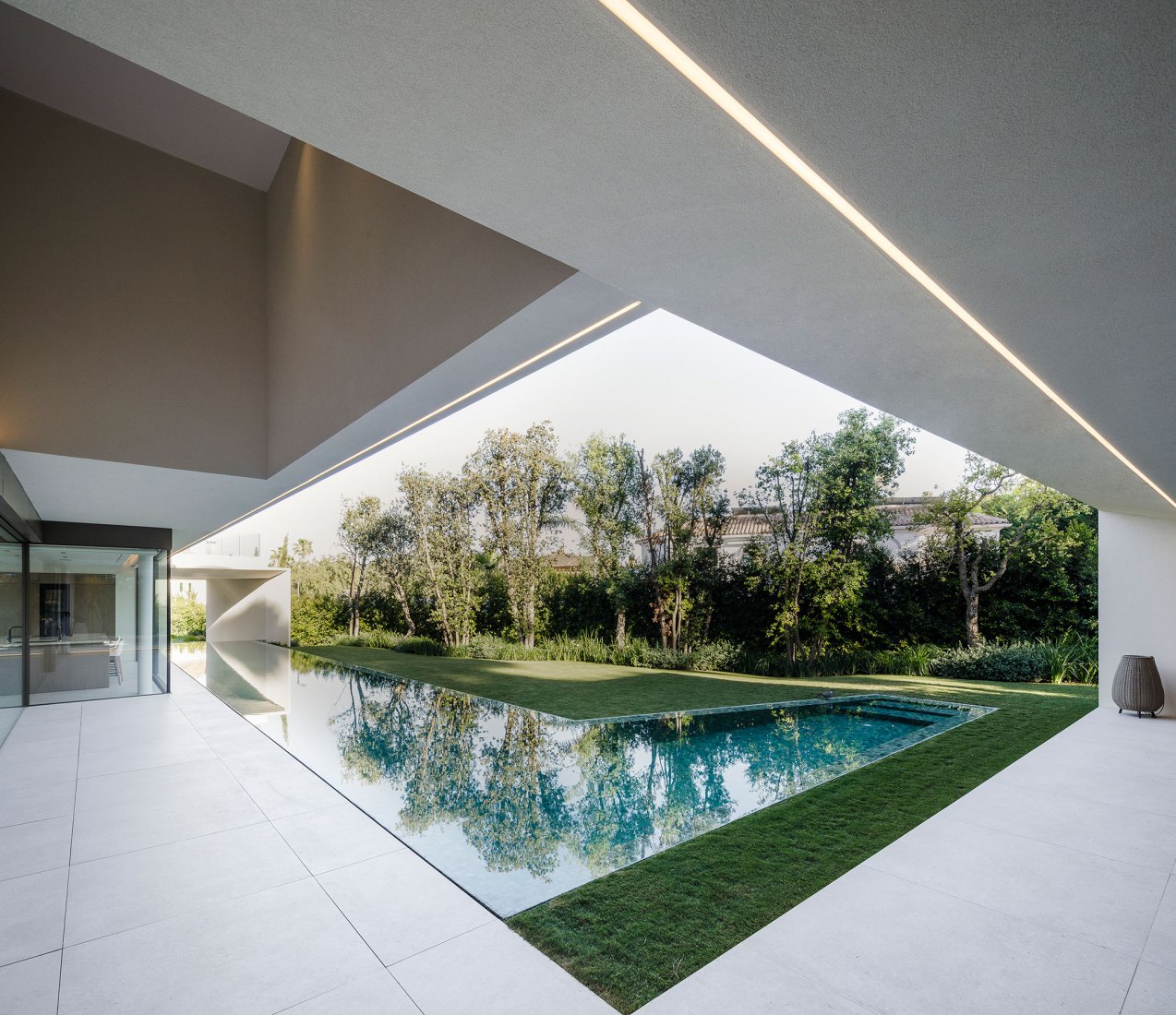 House and pool on the Costa del Sol. Villa Guadalmina by 969 ...