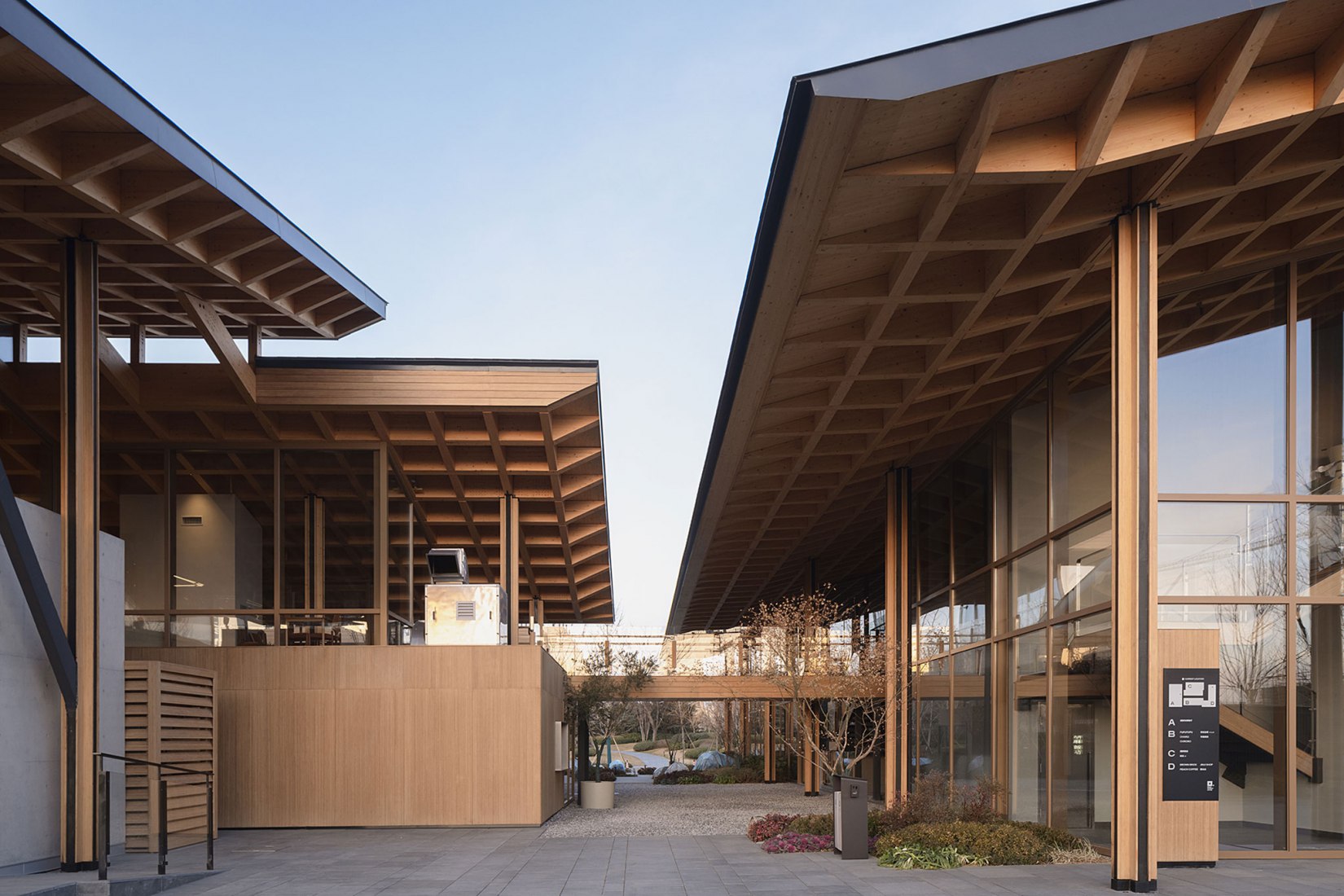 Functional hybrid. PULO MARKET by a9a rchitects | The Strength of ...