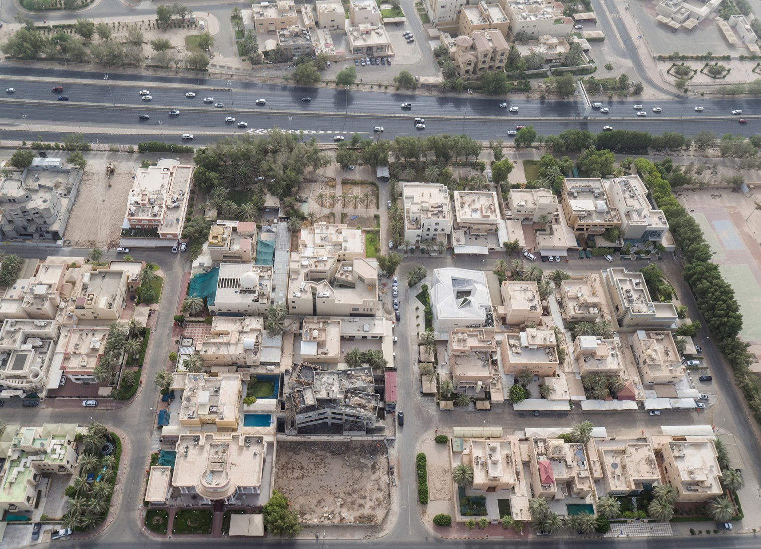 A house vs rock. Rock House by AGi Architects | The Strength of ...