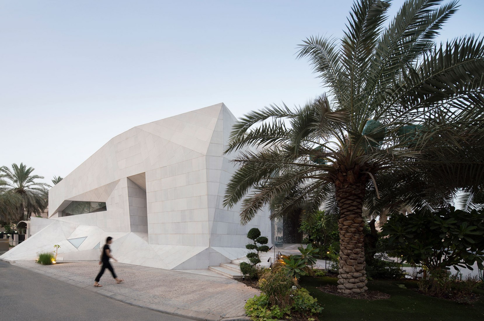 A house vs rock. Rock House by AGi Architects | The Strength of ...