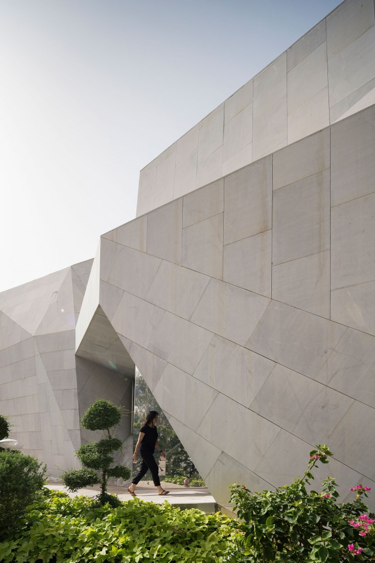 A house vs rock. Rock House by AGi Architects | The Strength of ...