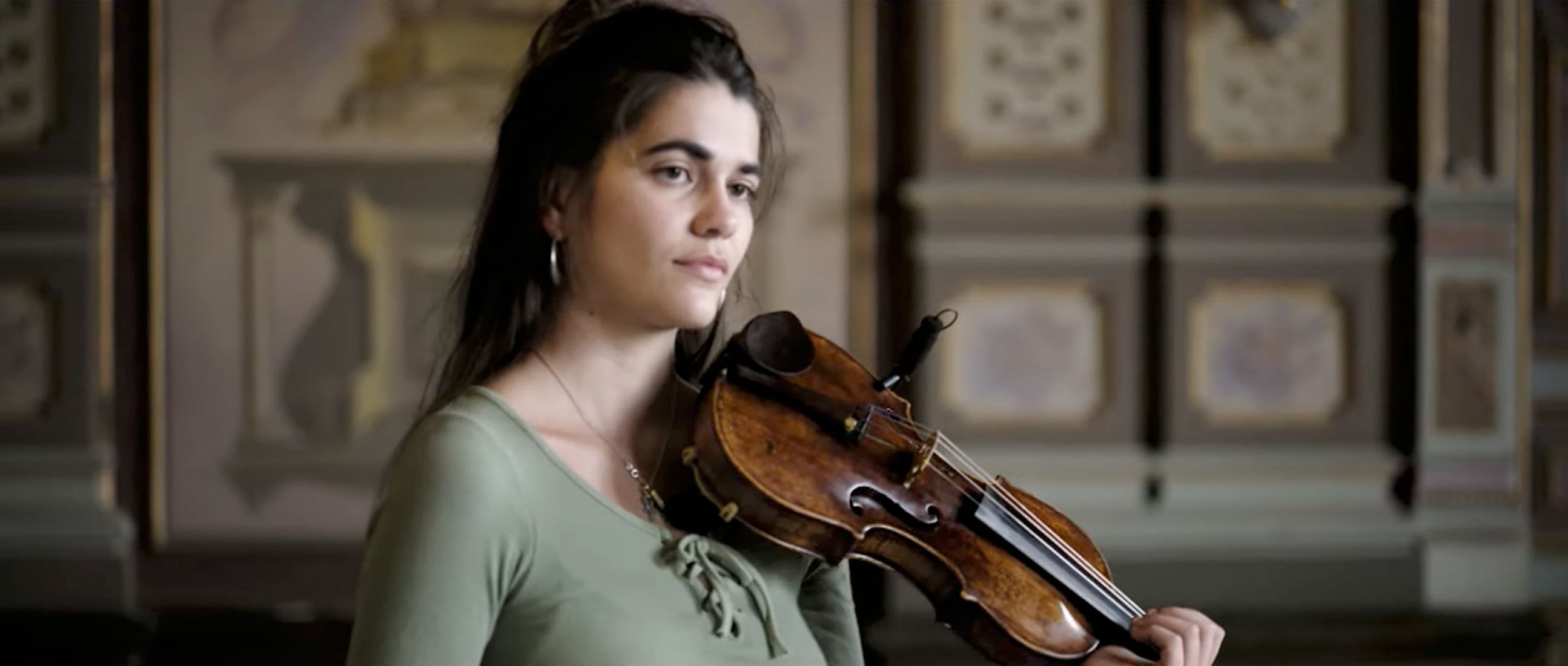 Productivity versus love. “Yo te quiero pero” by Alba Morena, Carmela ...