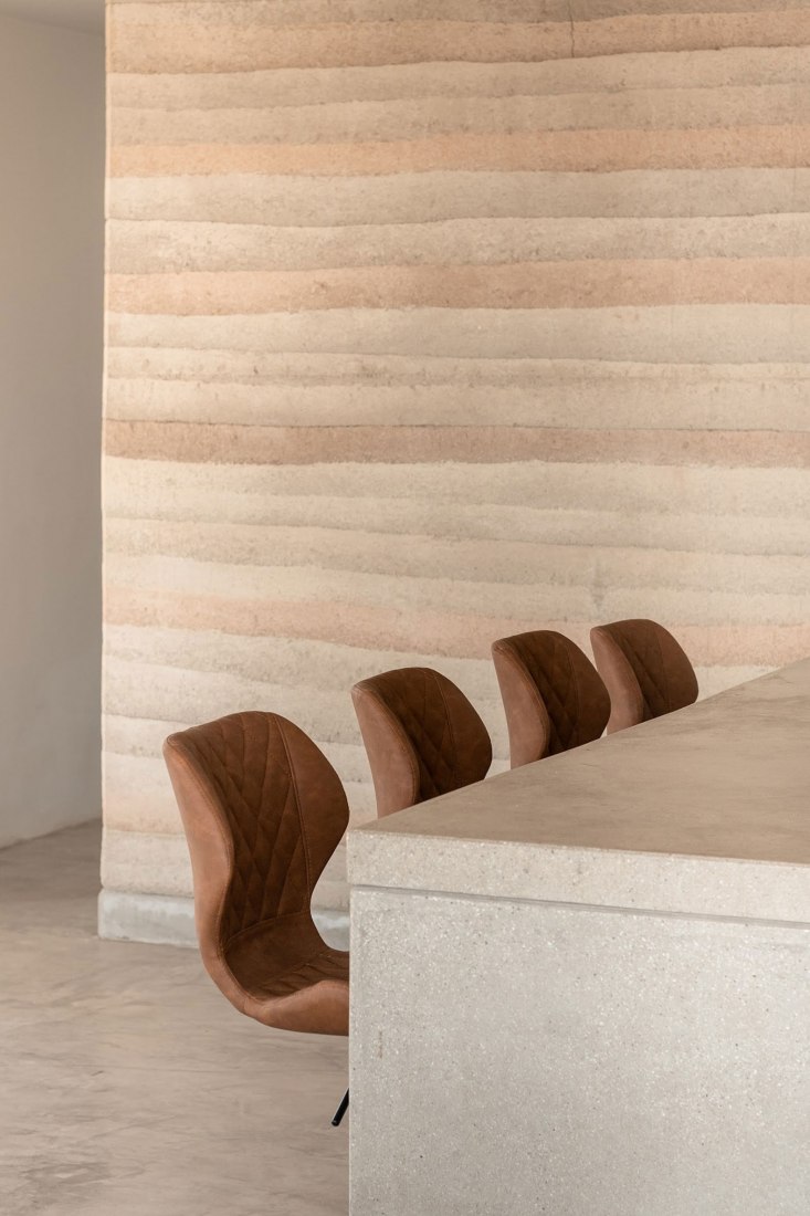The ancestral home of an archaeologist. Casa Martha by Alfredo Navarro ...